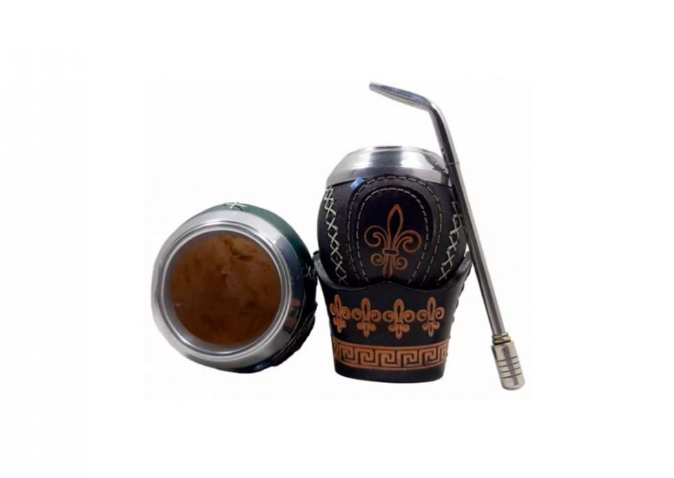 Mate de cuero negro con figura | Mundo Set Matero | VENTAS AL MAYOR